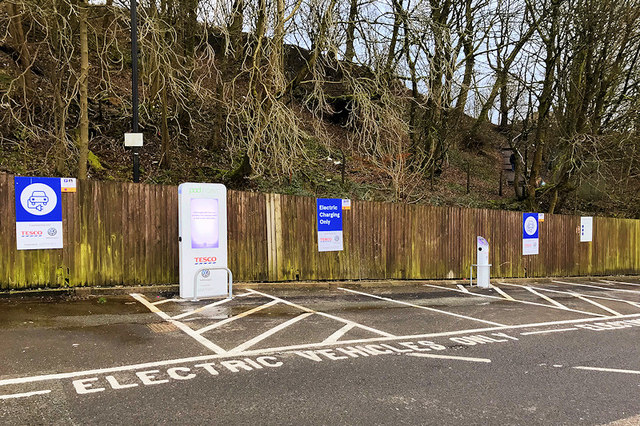 Earthtron EV Installs 4 Charging Stations For Intercity Travel On Delhi ...