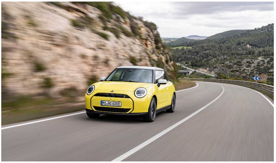 MINI Cooper SE Classic Trim: Iconic Style Meets Emission-Free Driving ...